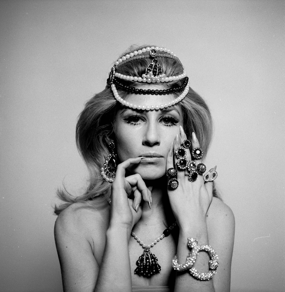 Jane Holzer, Forever an "It" Girl